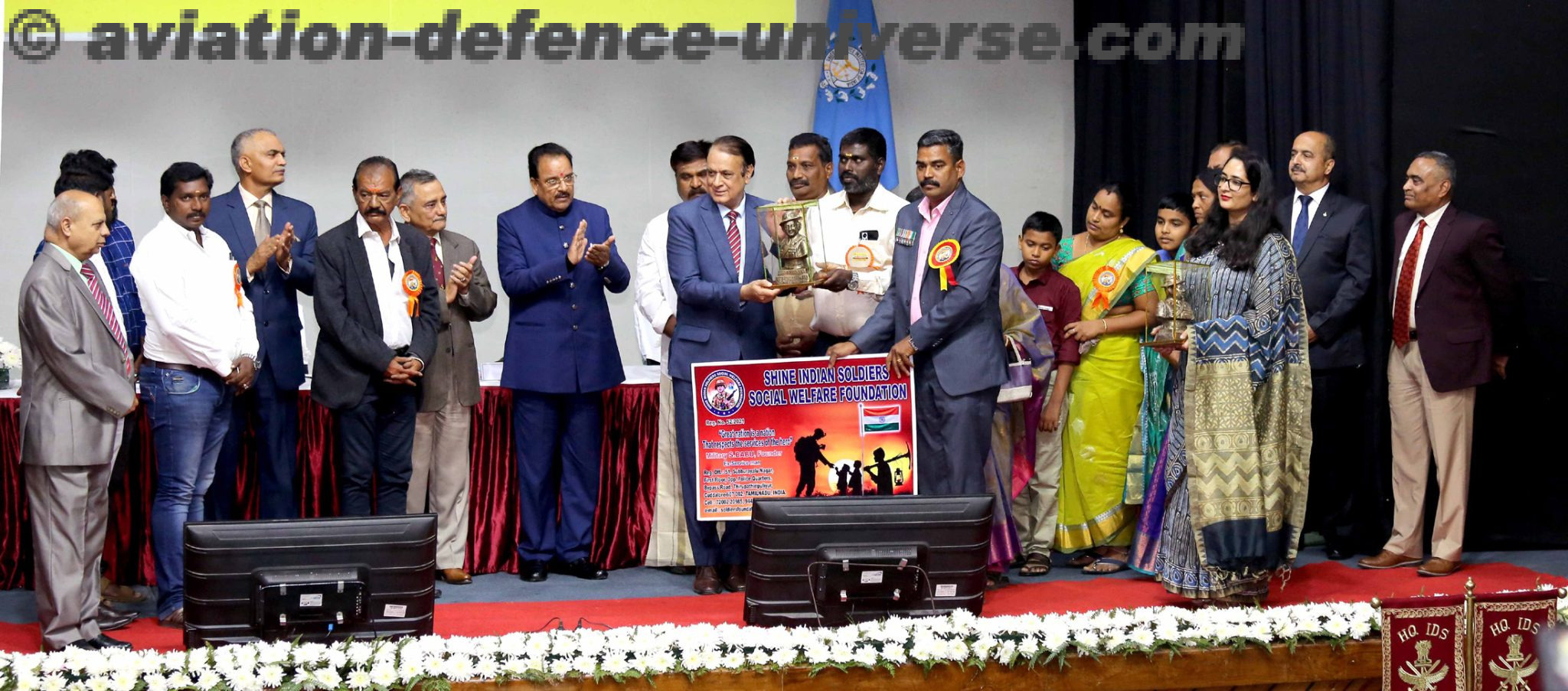 Defence Rajya Minister Shri Ajay Bhatt unveils a bust of India’s first CDS